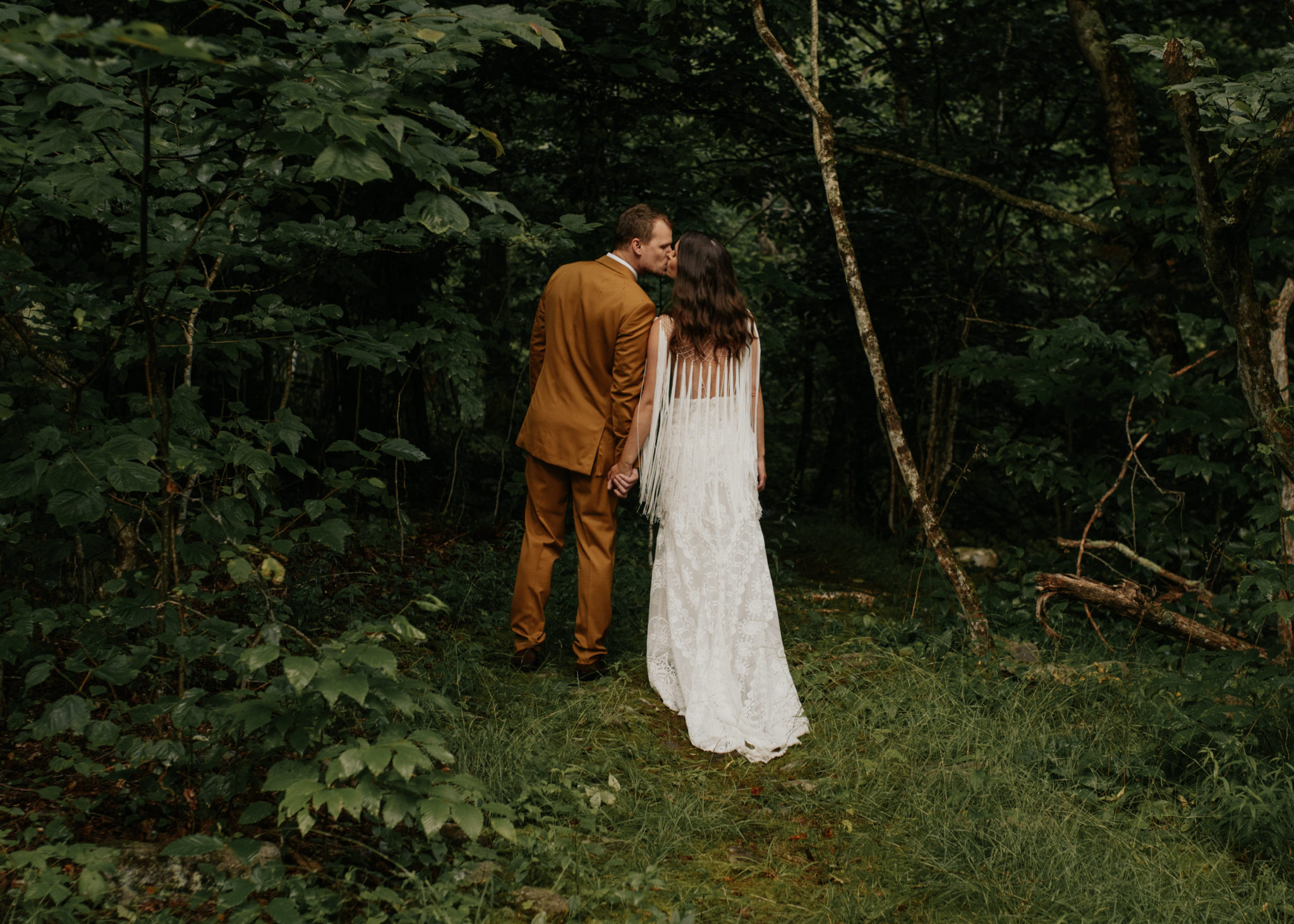 Full Moon Resort Wedding - emilywatkinsphoto.com